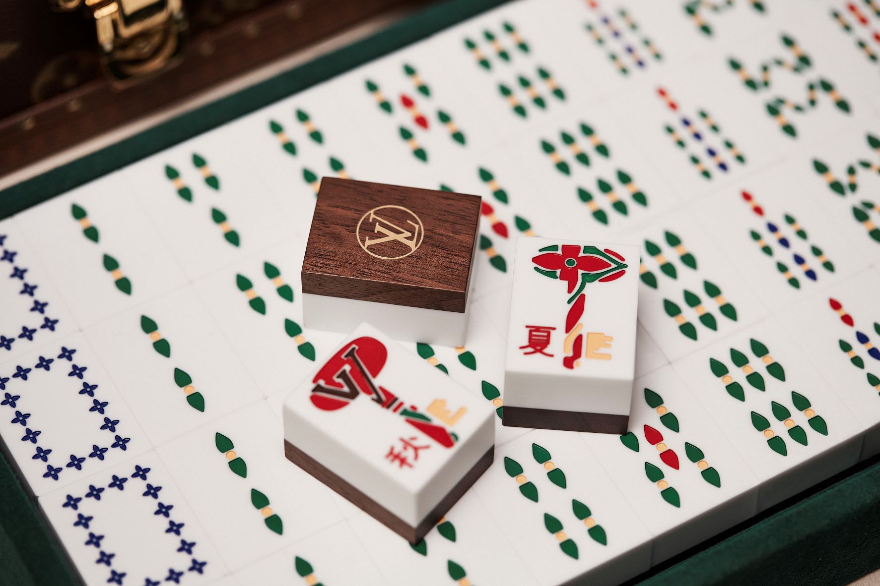 Louis Vuitton presenta una nueva y hermosa versión del Vanity Mahjong ...