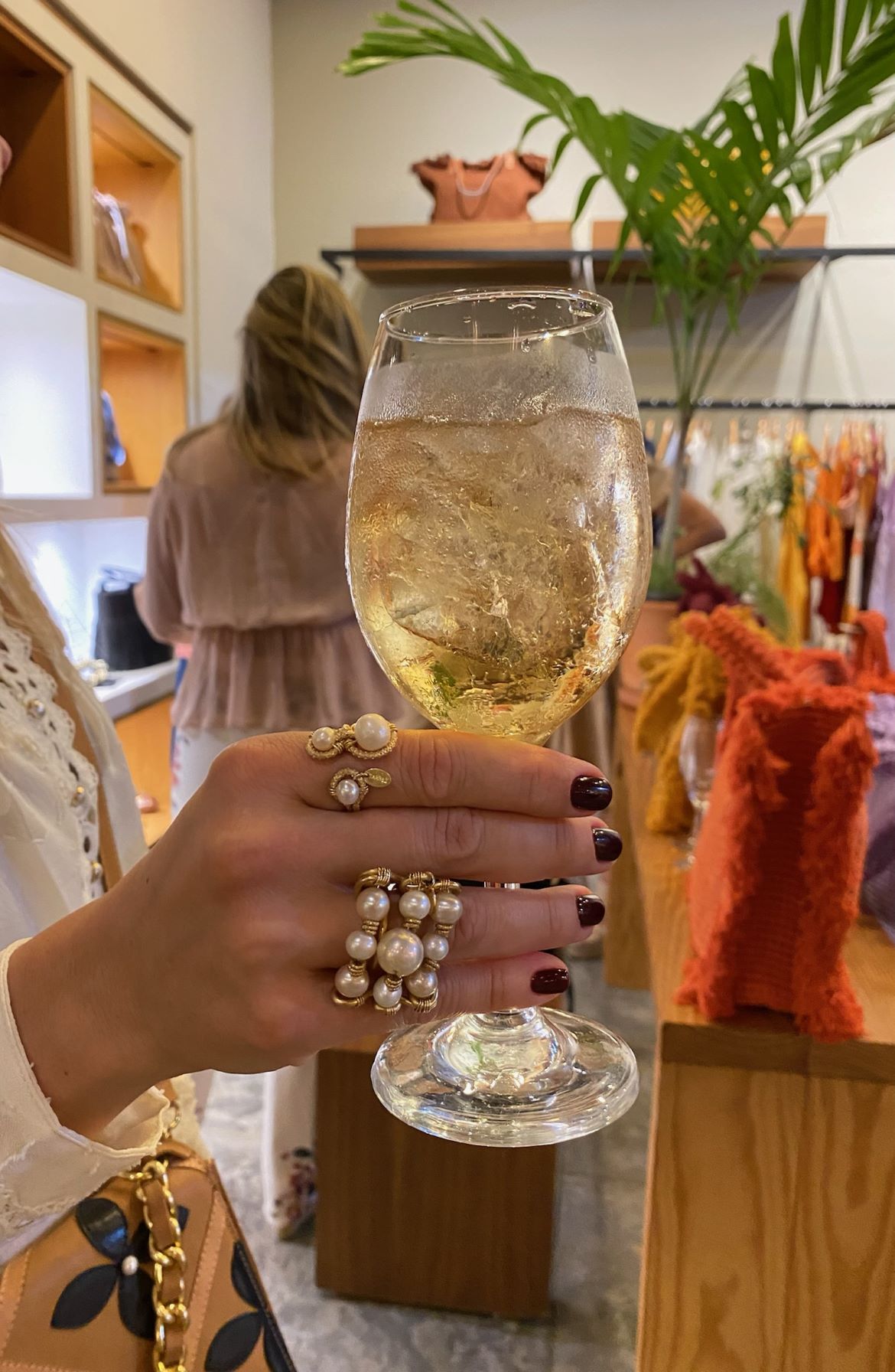 TARBAY INAUGURÓ SU BAR DE PERLAS Y RECIBE VISITA EN SU MÁGICO TALLER ...